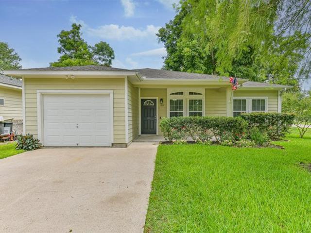 4313 38th St, Dickinson, TX 77539