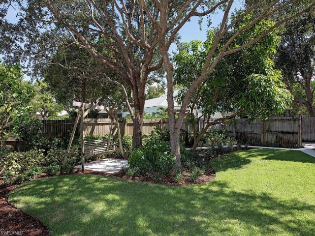 431 1st Ave N, Naples, FL 34102 | MLS #225075 | Compass
