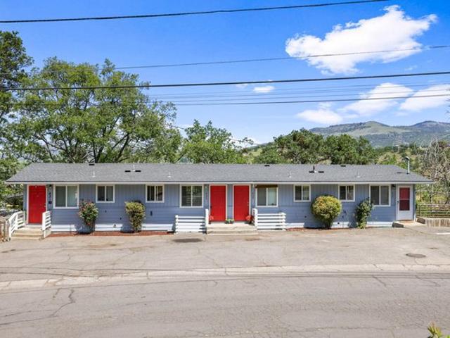 431 Elm St, Phoenix, OR 97535