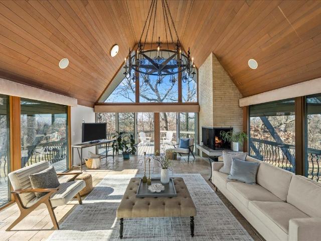 431 Maplewood Dr, Barrington, IL