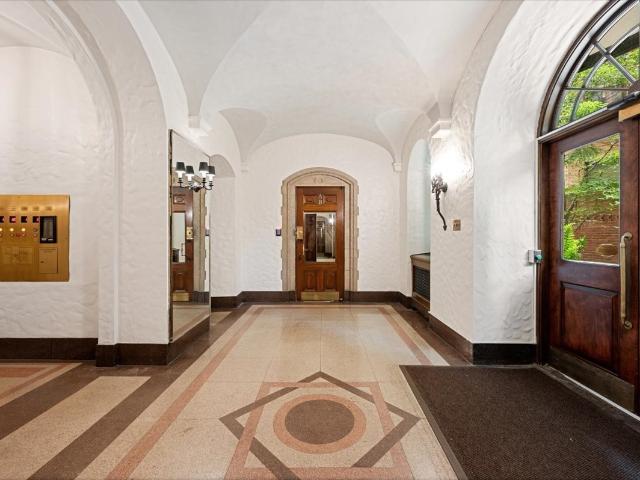431 W Oakdale Avenue # 14A