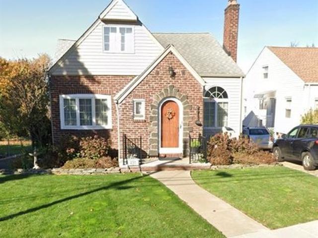 431 Van Renssalaer Ct, Ridgefield, NJ 07657