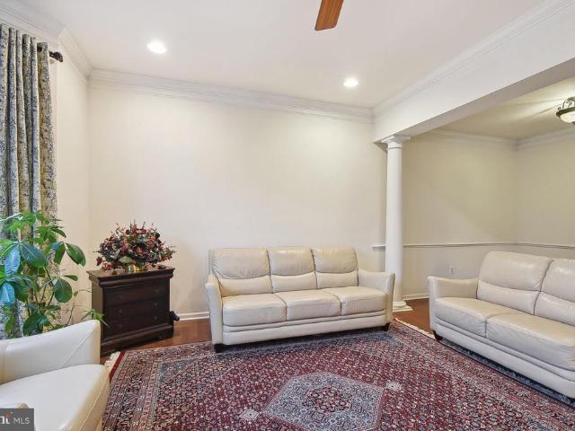 43248 Mitcham Square
