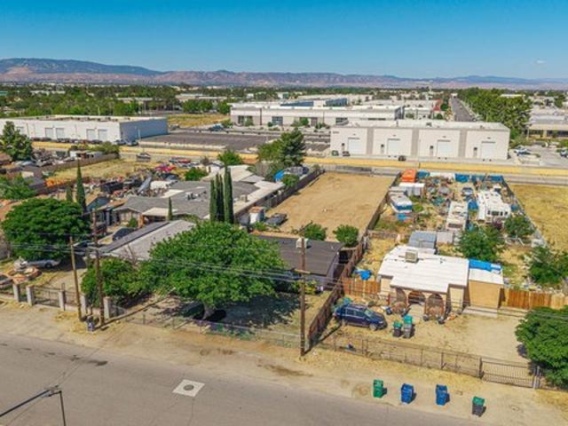 43253 E 6th St, Lancaster, CA 93535