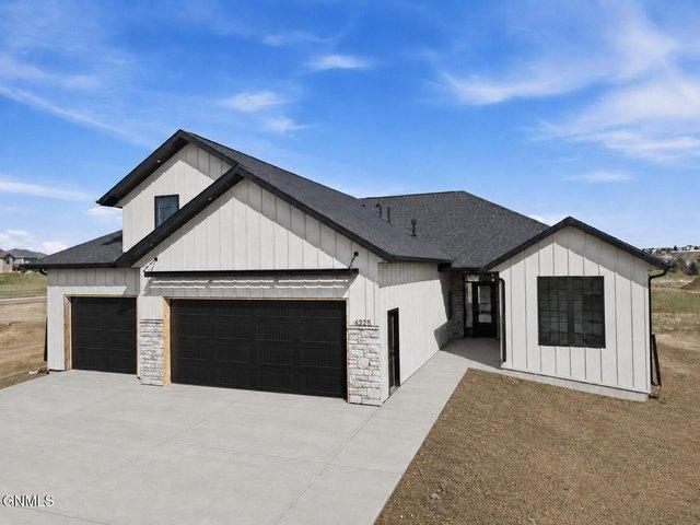4325 Kites Ln, Bismarck, ND 58503