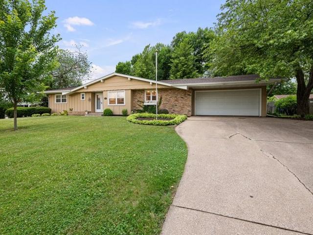 4326 El Rancho Dr, Davenport, IA 52806