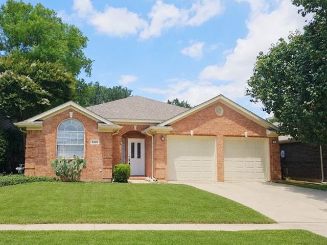 4328 Stone Hollow Way, Fort Worth, TX 76040
