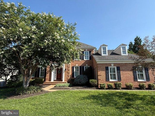 43292 Burke Dale St, Chantilly, VA 20152