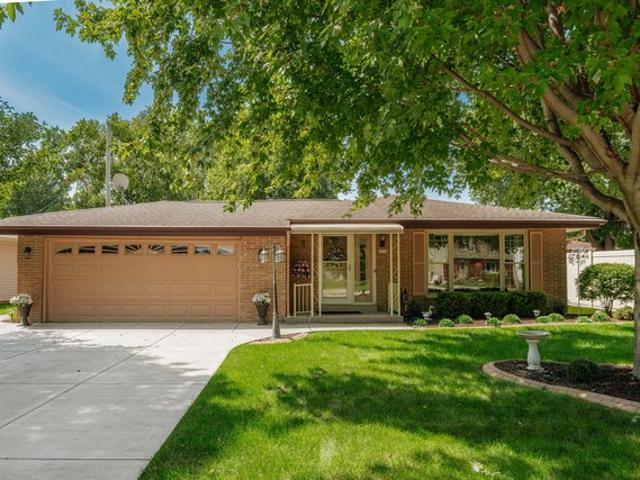 4329 S 49th St, Greenfield, WI 53220