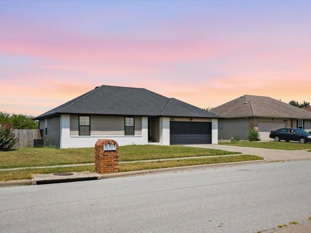 4329 W LA Casa St, Springfield, MO 65802