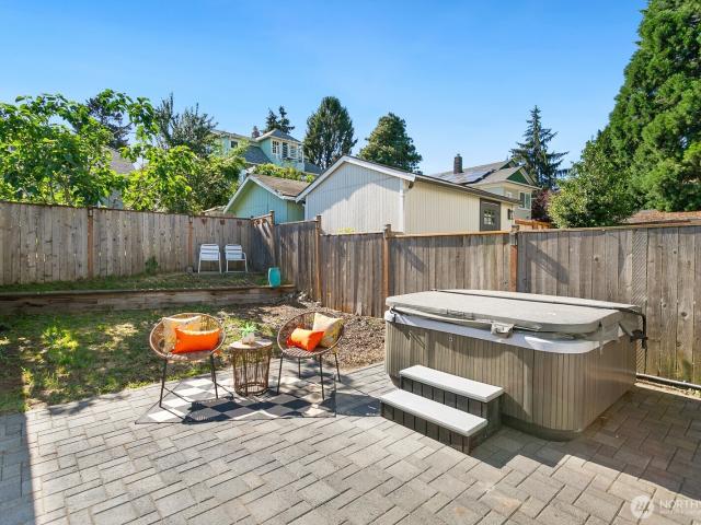 4329 5th Avenue NE