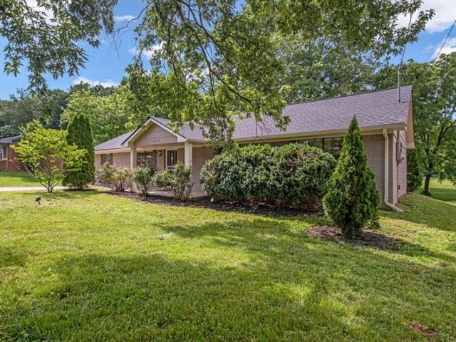 4320 Central Valley Dr, Hermitage, TN 37076