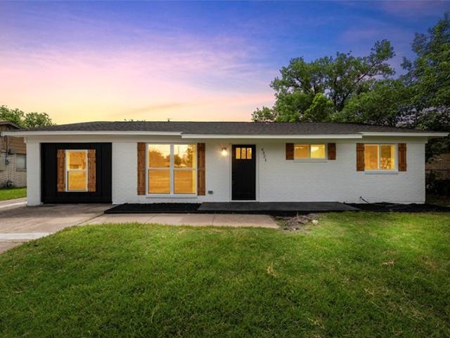 4321 Greenbriar Dr, Bellmead, TX 76705