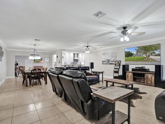 4321 SW 73rd Ter, Davie, FL 33314