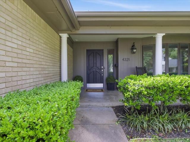 4321 Selkirk Drive W