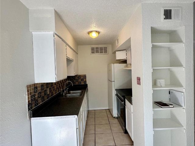 4322 Gillis St # 204