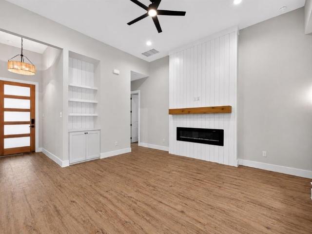 4323 Metropolitan Avenue