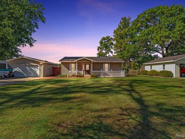 4323 Moonlight Dr, Holly, MI 48442