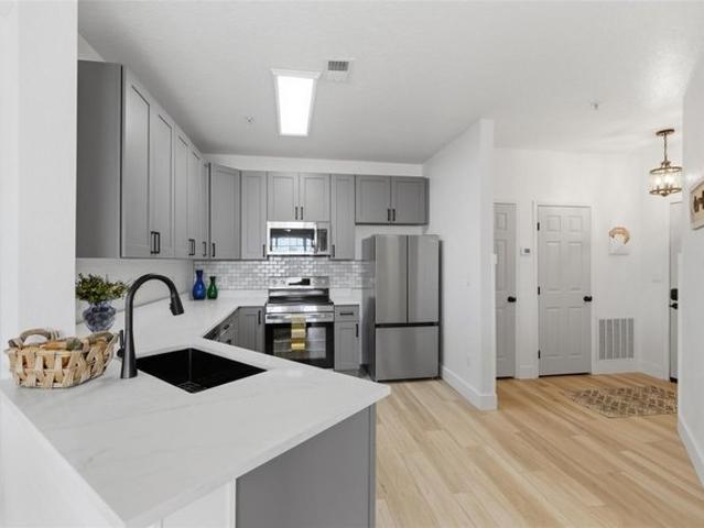 4323 Bayside Village Dr Apt 312, Tampa, FL 33615