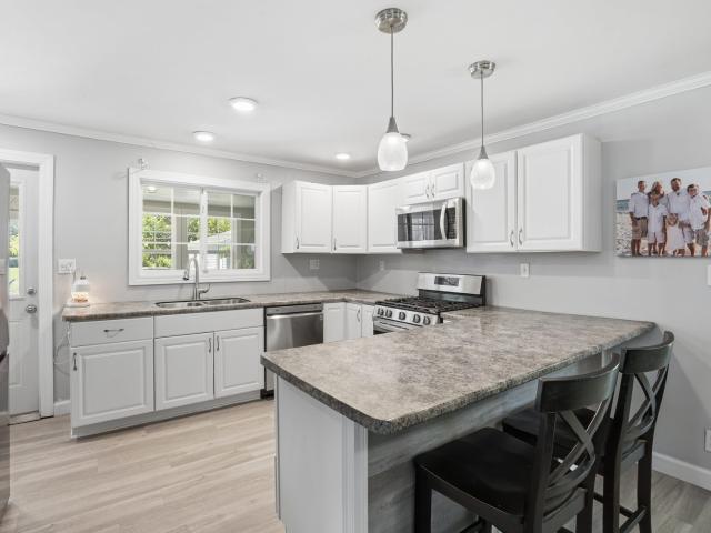 432 7th Avenue W