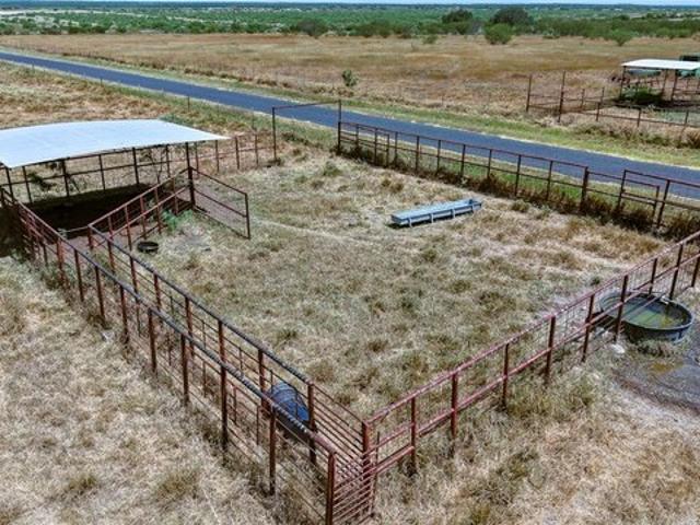 432 County Road 436, Three Rivers, TX 78071