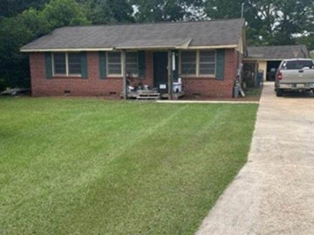432 Bryant St, Brundidge, AL 36010