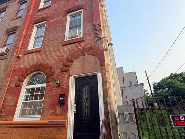 432 Diamond Street