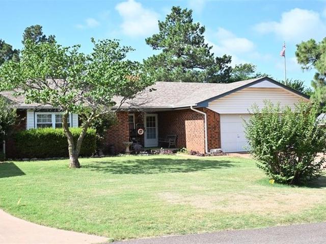 432 E Carson Ln, Mustang, OK 73064
