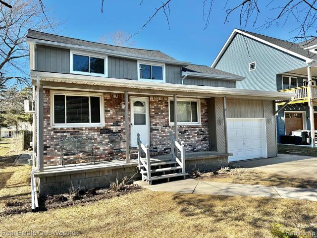 432 Edgewater Drive