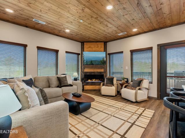 432 Hatchet Way