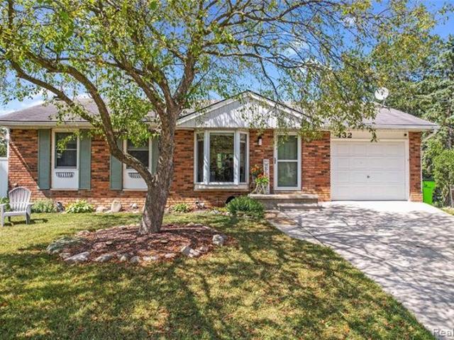 432 Lyon Ct, South Lyon, MI 48178