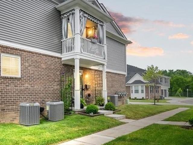 432 Maple Cove Cir Unit 12, Saline, MI 48176