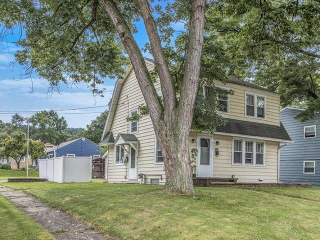 432 N Riverview Dr, Parchment, MI 49004
