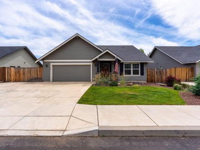432 NE Oak Ave, Redmond, OR 97756