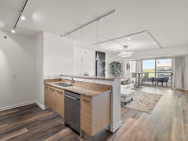 432 S Washington Avenue # 806