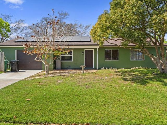 432 SE Whitmore Dr, Port Saint Lucie, FL 34984