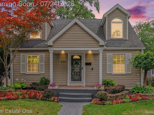 432 Sunset St, Plymouth, MI 48170