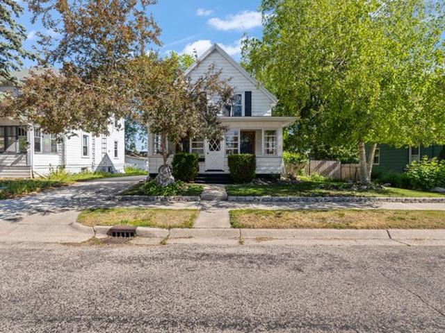 432 Pleasant Ave, Hartford, WI 53027