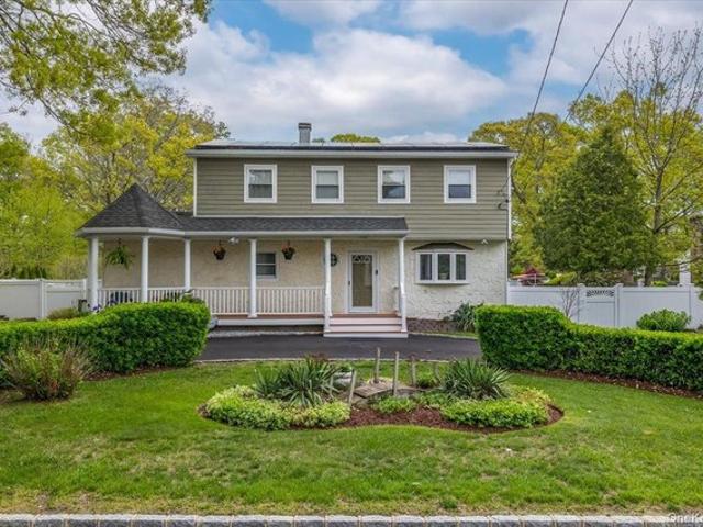 432 Puritan Dr, Shirley, NY 11967