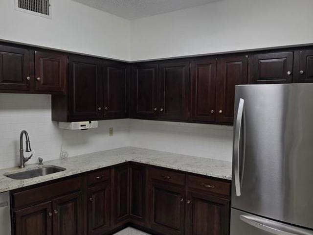 432 W Montgomery Avenue # 402