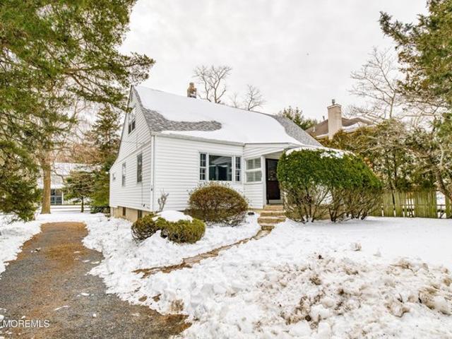 432 W Park Ave, Oakhurst, NJ 07755