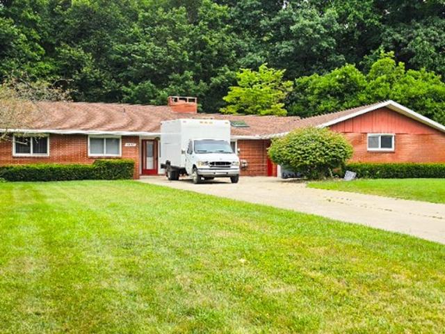 4334 Laurel Dr, Saint Joseph, MI 49085