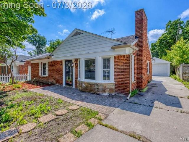 4335 W 14 Mile Rd, Royal Oak, MI 48073