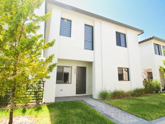 4335 81st Ave NW, Doral, FL 33166