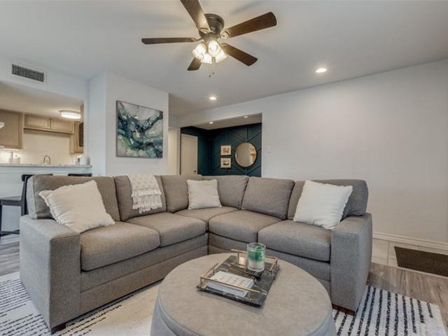 4338 Hartford St Apt 10, Dallas, TX 75219