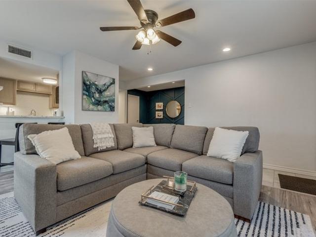 4338 Hartford St Apt 10, Dallas, TX 75219