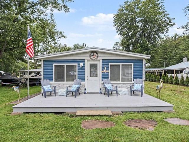 43394 Elm St, Bangor, MI 49013