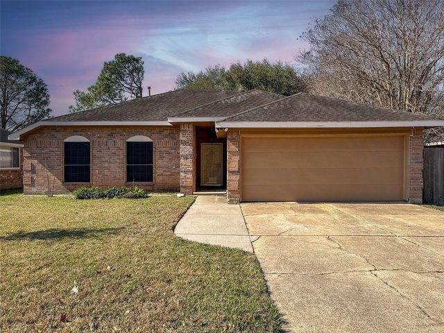 4330 Glen Avon Dr, Pasadena, TX 77505