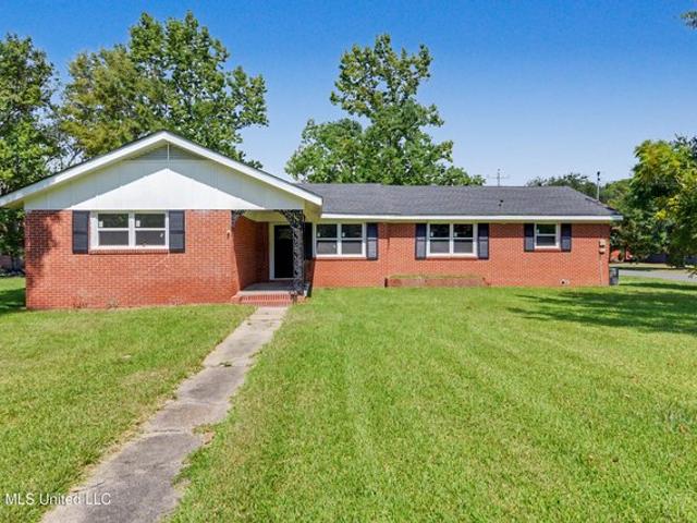 4330 Griffin St, Moss Point, MS 39563