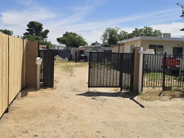 43310 Fairglen Rd, Lancaster, CA 93535